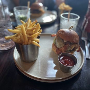 OAK LONG BAR + KITCHEN - Updated October 2025 - 572 Photos & 479 ...