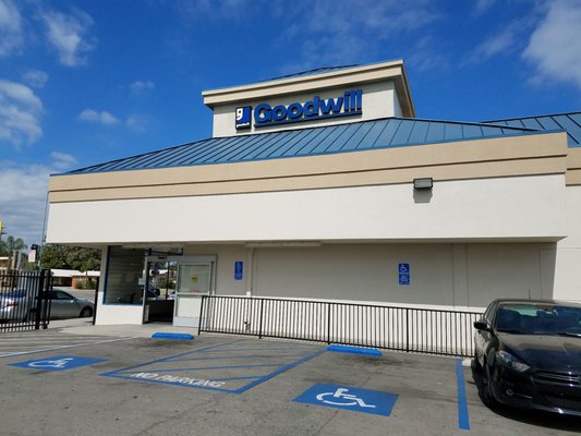 GOODWILL STORE & DONATION CENTER - Updated March 2025 - 28 Photos & 35 ...