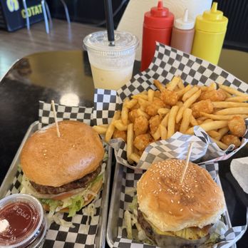 SUPERBURGER - Updated January 2026 - 322 Photos & 712 Reviews - 1501 ...