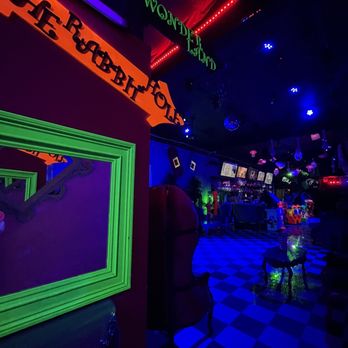 THE RABBIT HOLE - Updated November 2025 - 732 Photos & 581 Reviews ...