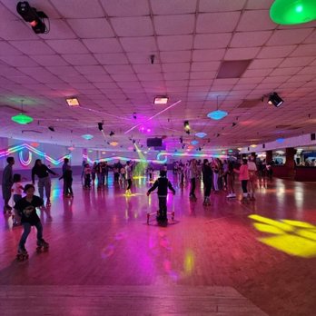 FOUNTAIN VALLEY SKATING CENTER - Updated July 2024 - 269 Photos & 484 ...