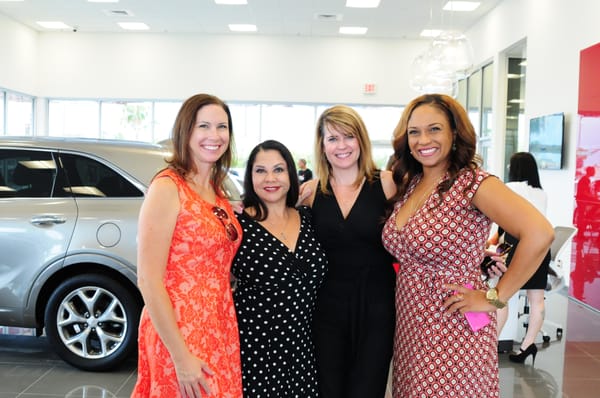 MARK KIA - Updated December 2025 - 192 Photos & 845 Reviews - 3333 N ...