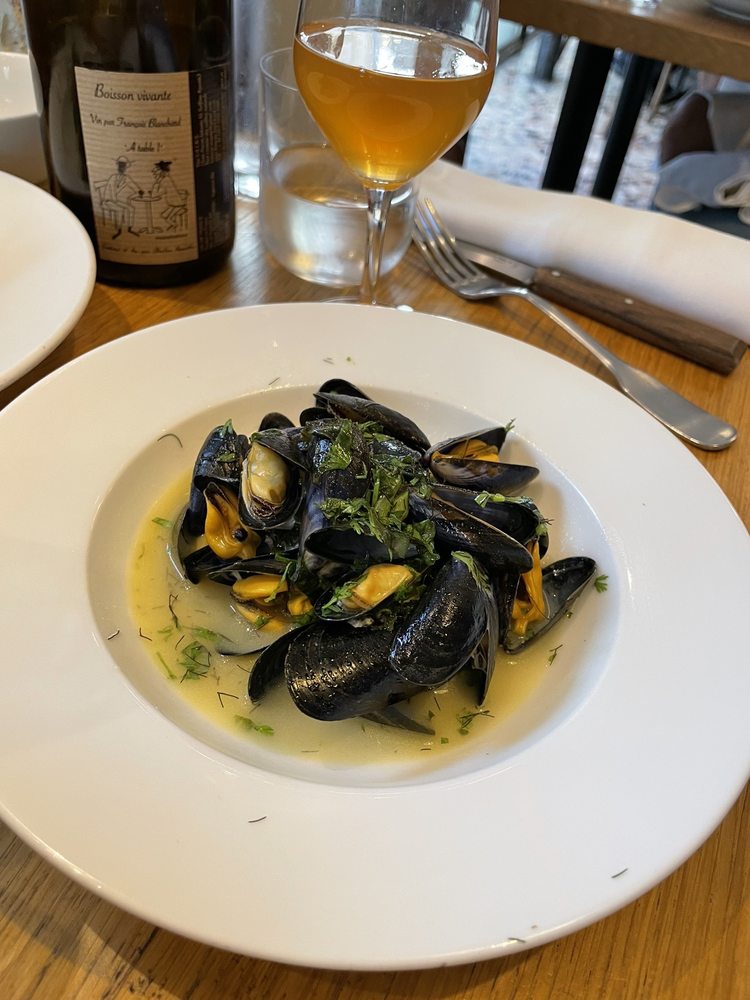 LE CADORET - Updated October 2025 - 34 Photos - 1 rue Pradier, Paris ...