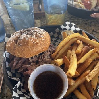 THE PARROT PATIO BAR & GRILL - Updated September 2025 - 134 Photos ...