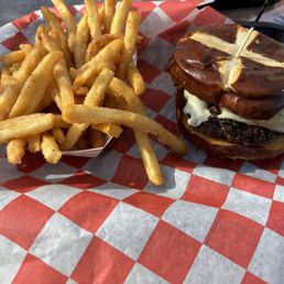 FLIPPIN’ COW - Updated December 2025 - 285 Photos & 410 Reviews - 51330 ...