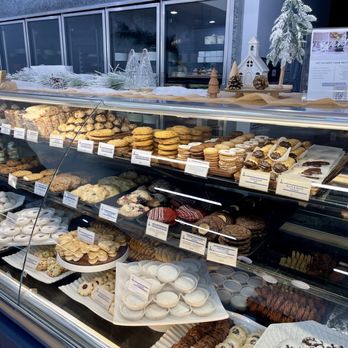 LAYERED CAKERIE - Updated October 2025 - 2515 Photos & 2026 Reviews ...