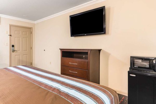 AMERICAS BEST VALUE INN HOUSTON AT I-45 & LOOP 610 - 74 Photos - 4515 ...