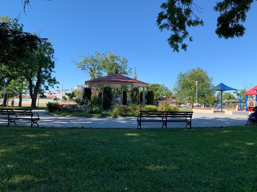 WALNUT PARK - 10 Photos & 12 Reviews - Petaluma Blvd & D St, Petaluma ...