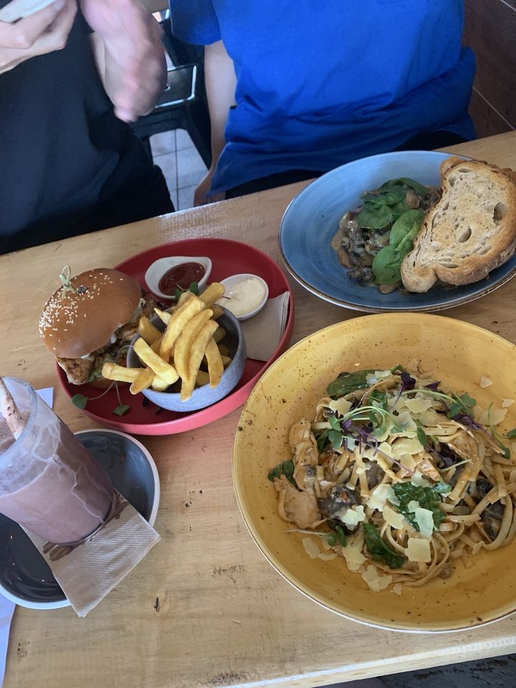 CAFE LINCOLN - Updated December 2025 - 10 Photos - 151 Lincoln Rd ...