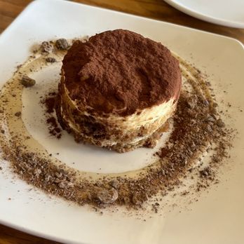 LEOGRETA - Updated October 2025 - 585 Photos & 307 Reviews - 301 W Main ...