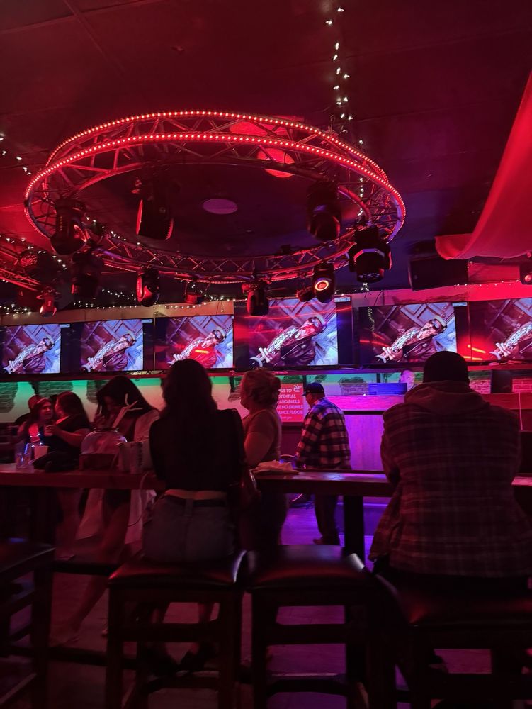 2ND AVENUE SALOON & SPORTS BAR - Updated May 2025 - 95 Photos & 353 ...