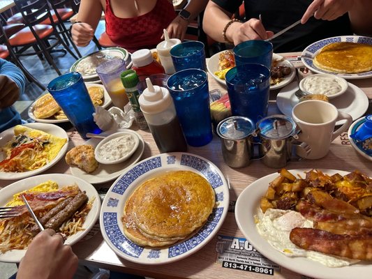 301 FAMILY RESTAURANT - Updated September 2024 - 72 Photos & 64 Reviews ...