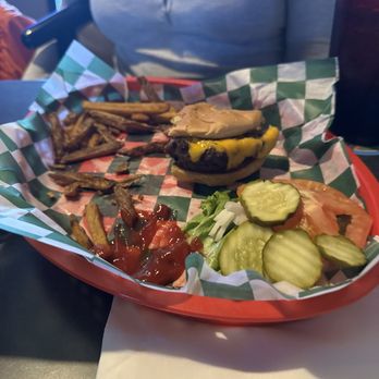 THE CADDY SHACK SPORTS BAR & GRILL - Updated December 2025 - 31 Photos ...