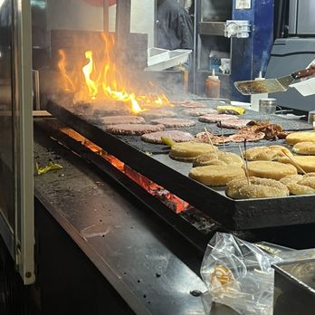 THE CHUCK BOX - Updated April 2025 - 850 Photos & 1204 Reviews - 202 E ...