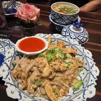 LAOTABLE - Updated May 2024 - 4602 Photos & 1562 Reviews - 149 2nd St ...