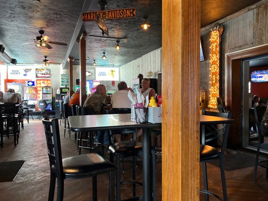 THE STADIUM SMOKEHOUSE BAR AND GRILL - Updated October 2025 - 24 Photos ...