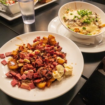POUTINEVILLE - 634 Photos & 602 Reviews - 1365 Rue Ontario E, Montréal ...