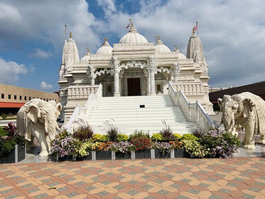 BAPS SHRI SWAMINARAYAN MANDIR, CHICAGO - Updated October 2025 - 261 ...