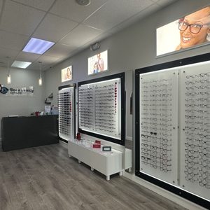 AKER KASTEN EYE CENTER - Updated December 2025 - 21 Reviews - 1445 NW ...