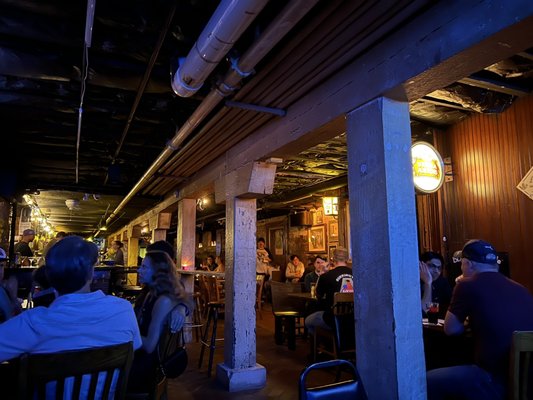 ELEPHANT ROOM - 239 Photos & 493 Reviews - 315 Congress Ave, Austin ...