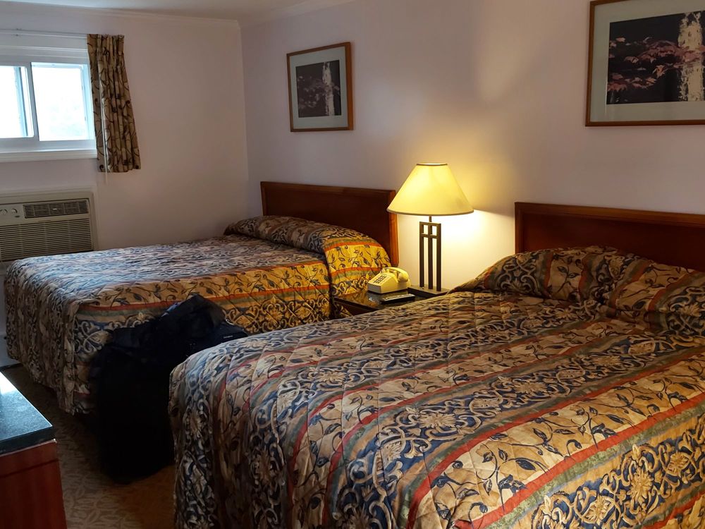 RODEWAY INN LINCOLN I-93 - Updated October 2025 - 28 Photos & 32 ...