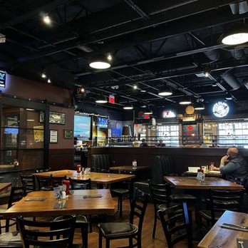 RUSTY BUCKET RESTAURANT AND TAVERN - Updated March 2026 - 198 Photos ...