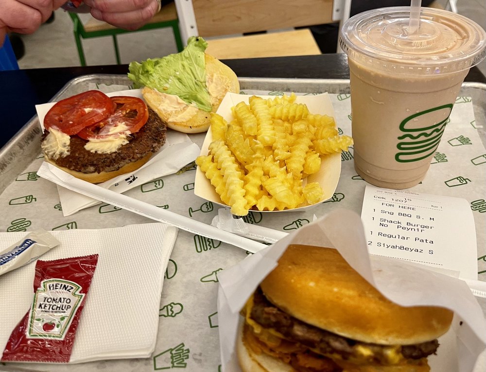 SHAKE SHACK - Updated May 2026 - Pınar Mah., İstanbul, Turkey - Burgers ...