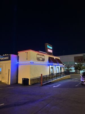 BROADWAY DINER - Updated December 2025 - 209 Photos & 268 Reviews ...