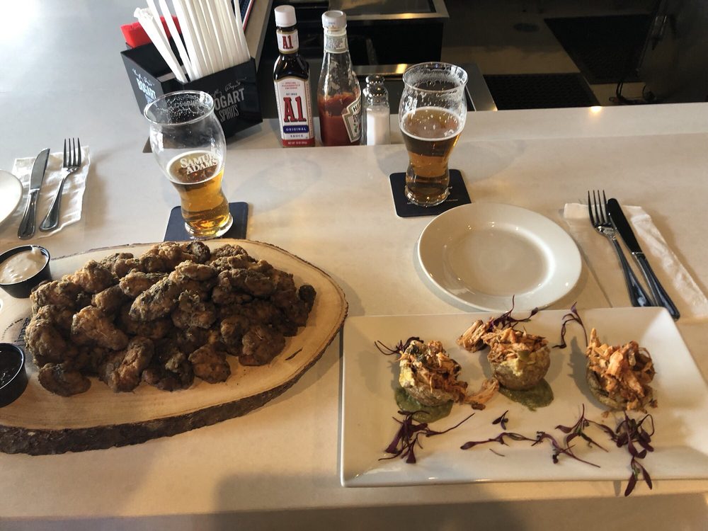 HK KITCHEN & DRAFT HOUSE - 126 Photos & 114 Reviews - 3599 E Tremont ...