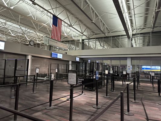 LONG ISLAND MACARTHUR AIRPORT - ISP - Updated November 2024 - 245 ...