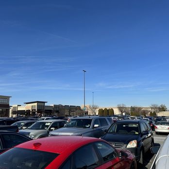 FREEHOLD RACEWAY MALL - Updated December 2025 - 162 Photos & 145 ...