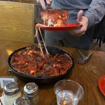 PEQUOD’S PIZZA - Updated March 2025 - 5511 Photos & 8552 Reviews - 2207 ...