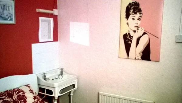 THE ALBERT HOTEL - Updated March 2025 - 20 Photos - 117 Albert Road ...