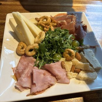 MANO BELLA - SOUTHPARK - Updated September 2024 - 89 Photos & 37 ...