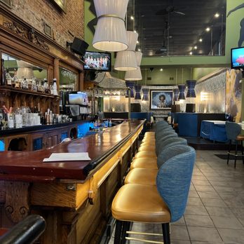 DELTA’S - Updated June 2024 - 694 Photos & 623 Reviews - 19 Dennis St ...