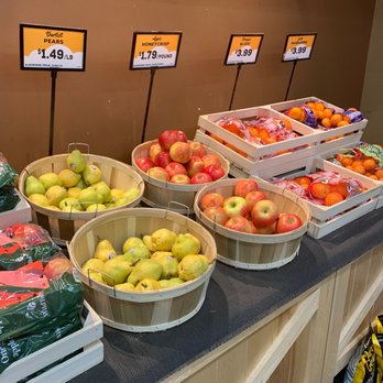 GROCERY OUTLET BARGAIN MARKET - Updated December 2025 - 50 Photos ...