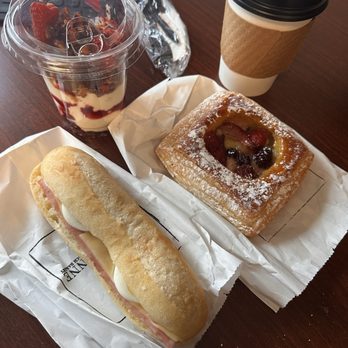 LA PARISIENNE FRENCH BAKERY - Updated April 2025 - 1105 Photos & 750 ...