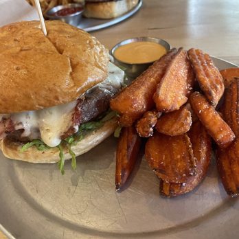 PERRYSBURGER’S - Updated December 2025 - 101 Photos & 203 Reviews - 220 ...