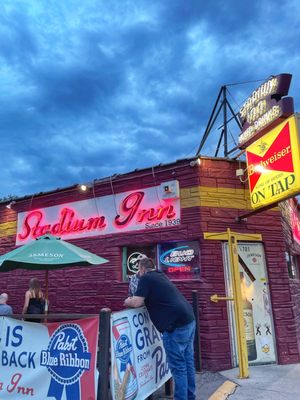 STADIUM INN - Updated October 2025 - 20 Photos & 94 Reviews - 1701 E ...