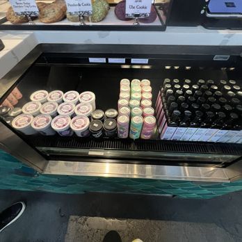 HOOD FAMOUS - Updated December 2025 - 2046 Photos & 559 Reviews - 504 ...