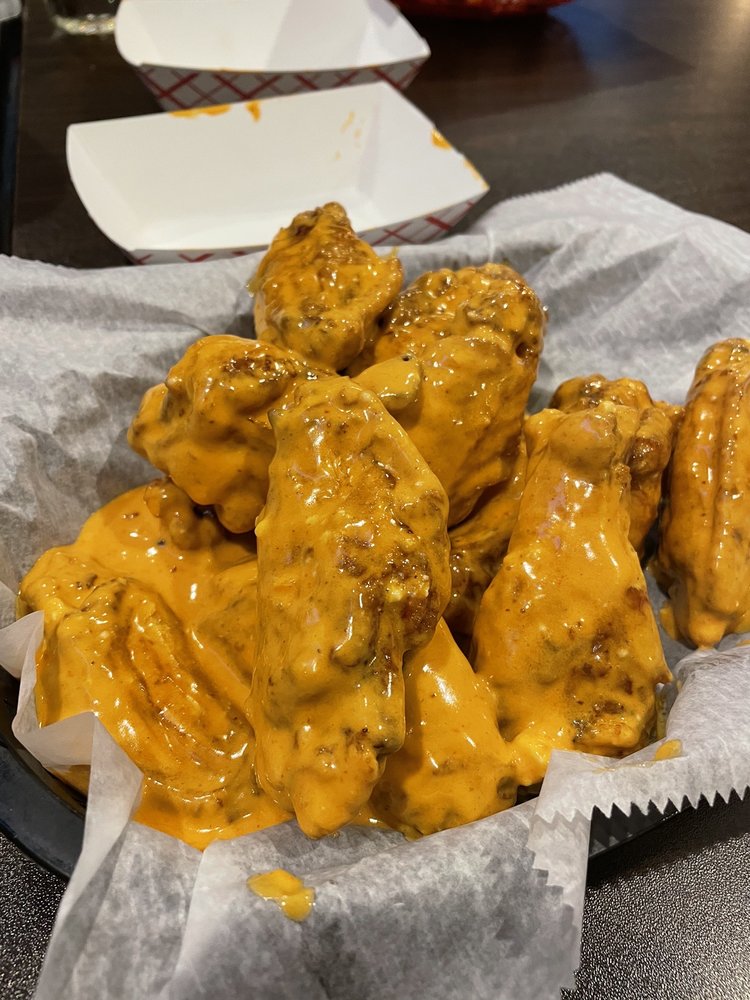 WHITE BUFFALO BAR AND GRILL - Updated May 2025 - 14 Photos & 18 Reviews ...