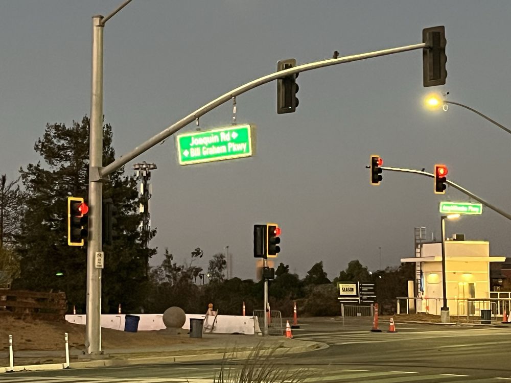 GRADIENT CANOPY - Updated December 2025 - 65 Photos - 2000 N Shoreline ...