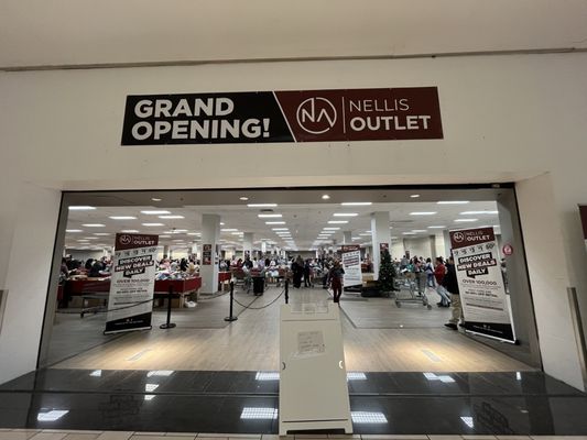 NELLIS OUTLET - Updated December 2025 - 54 Photos & 57 Reviews - 4000 Meadows Ln, Las Vegas ...