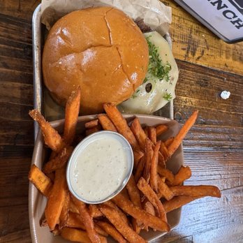 BURGER BENCH - Updated June 2025 - 150 Photos & 68 Reviews - 230 Main ...