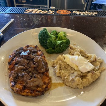 SHINDIGS BAR & GRILL - Updated December 2024 - 116 Photos & 155 Reviews ...