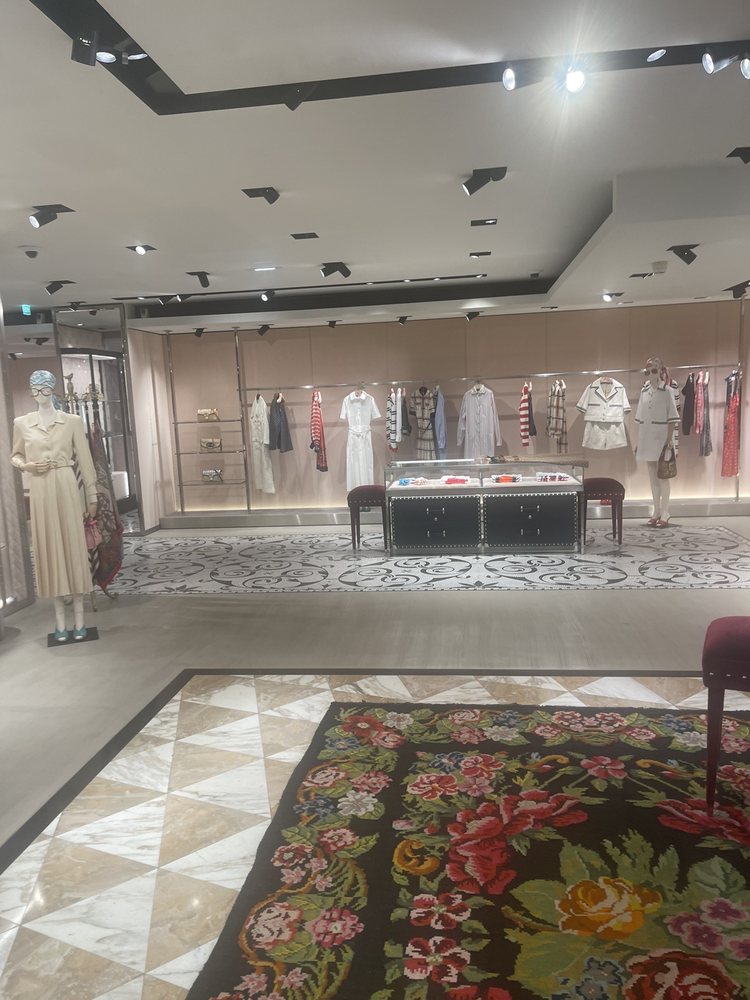 GUCCI - Updated April 2025 - 20 Photos & 12 Reviews - 2 rue du Faubourg ...