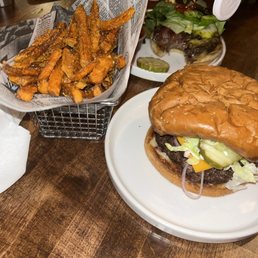 GUS’ SNUG - Updated December 2025 - 91 Photos & 84 Reviews - 38 S Main ...