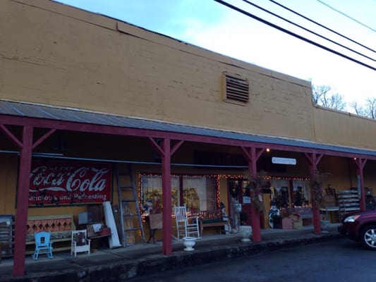OLD FEED STORE ANTIQUE MALL - Updated September 2025 - 310 W Water St ...