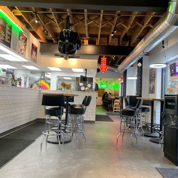 VITTA PIZZA CENTRAL ENTRANCE - Updated October 2024 - 45 Photos & 10 ...