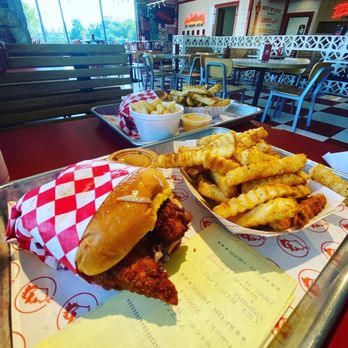 LUCKY’S HOT CHICKEN - Updated December 2024 - 356 Photos & 307 Reviews ...
